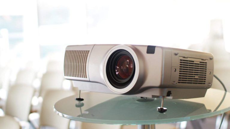 Apa Itu Proyektor? Ini Pengertian dan Cara Kerjanya! - Distributor Peralatan Kantor - CV Cahaya ...